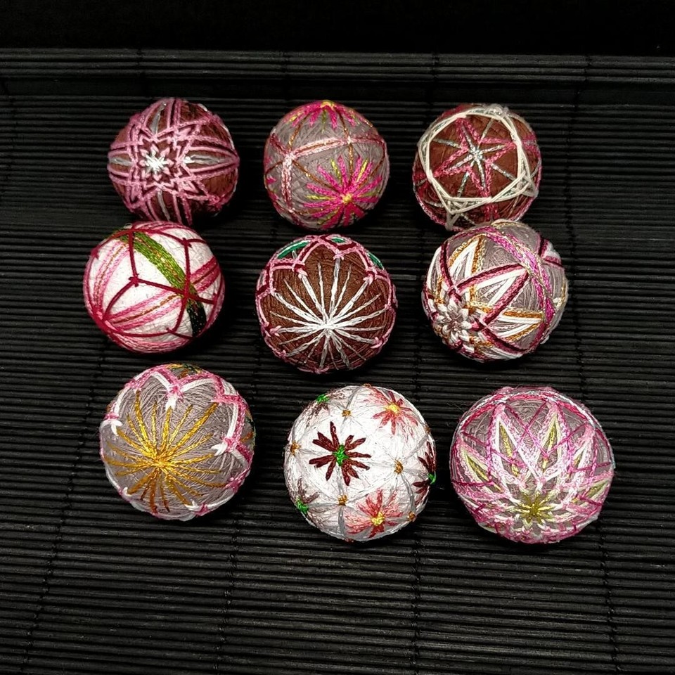 Japanese traditional handball TEMARI thread decorated 9 balls w/ box φ1 ...