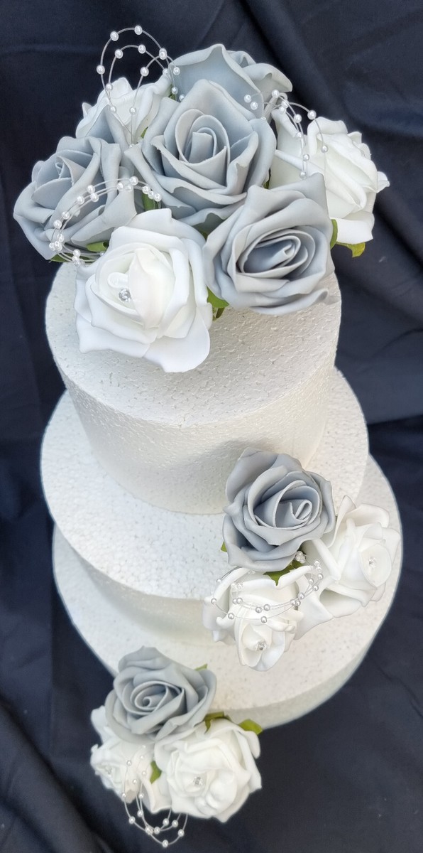 Gray Rose Cake Wedding Cake Gray And Silver Decorated Cake By Jitkap