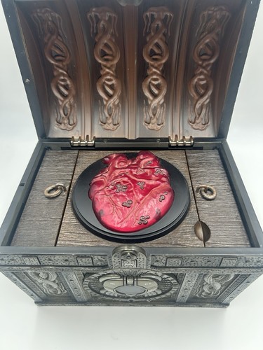 2004 Pirates of the Caribbean CD Player Boombox Heart Chest Davy Jones ...