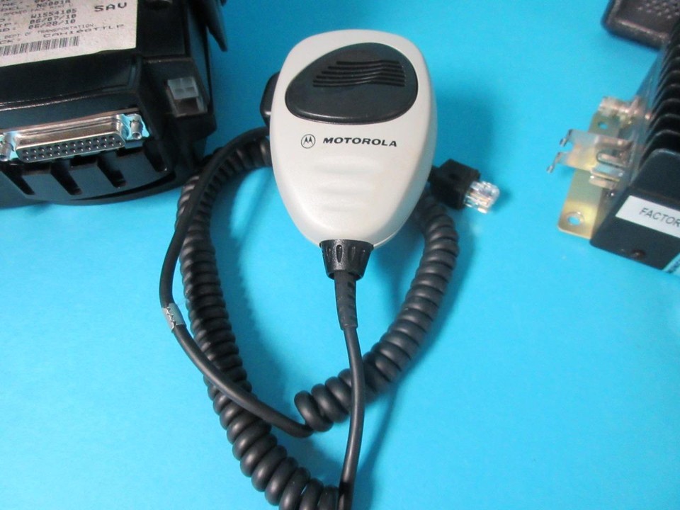 MOTOROLA XTS/MTP VEHICULAR ADAPTER NTN8560 N2001A W/ POWER AMPLIFIER ...