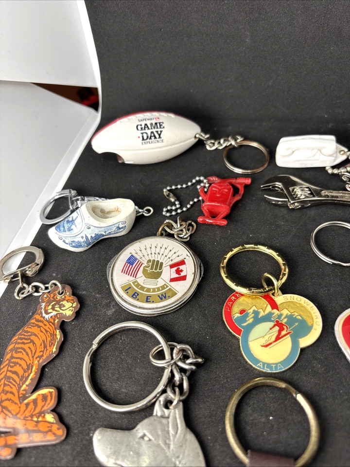 Vintage LOT Assort. Collectible KEYCHAINS Tool-Disney-Casino-Pet-Crown ...