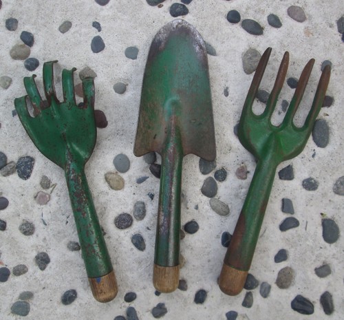 vtg. Garden Hand Tools - Claw, Rake, &Trowel - Metal Wood Handle Set of ...