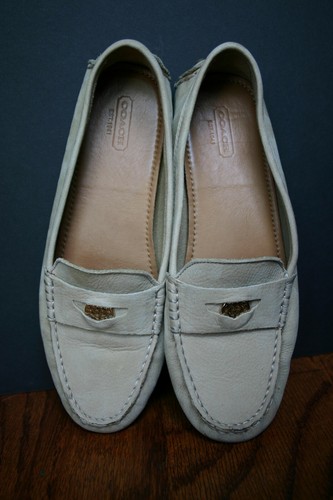 COACH Nicola Beige Leather Driving Moccasins Shoe 8 B - Gem