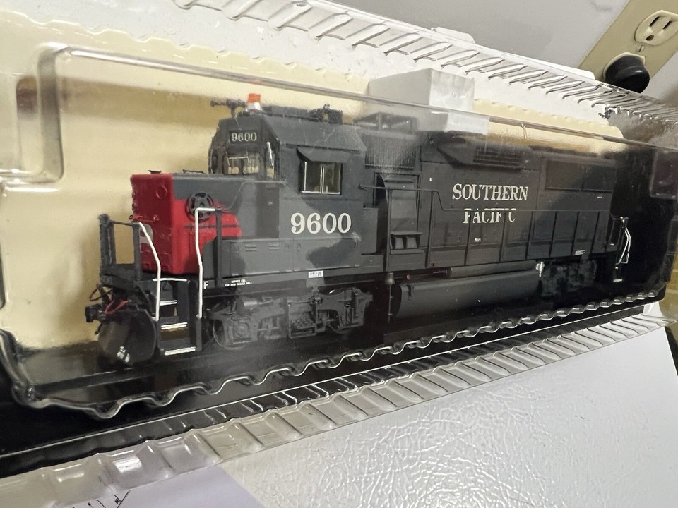 Fox Valley Models HO Scale Southern Pacific (SP) GP60 #9600 DC/DCC ...