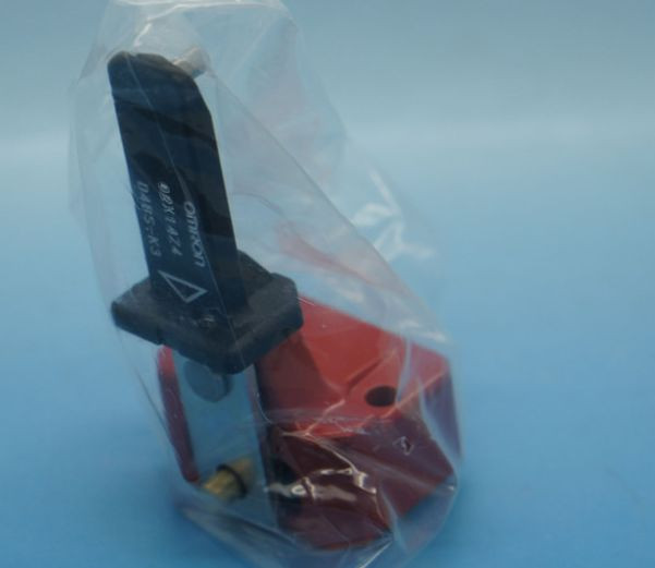 New OMRON STI Adjustable Horizontal Safety Locking Key D4BS-K3 | eBay