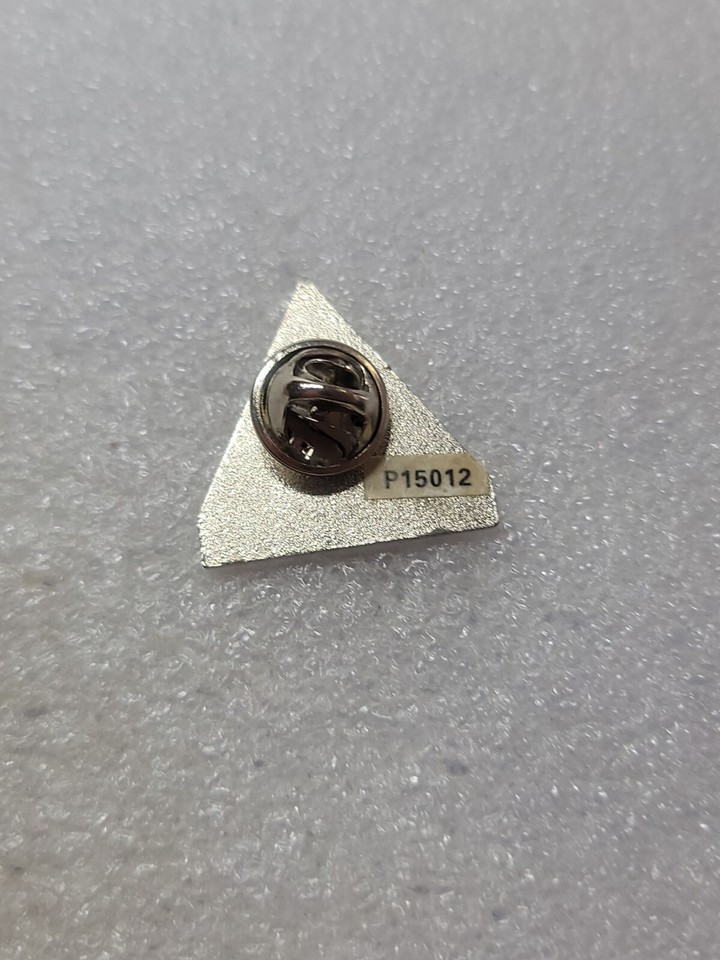 5th ARMOR DIVISION VICTORY US ARMY Military Lapel Pin Triangle Red ...