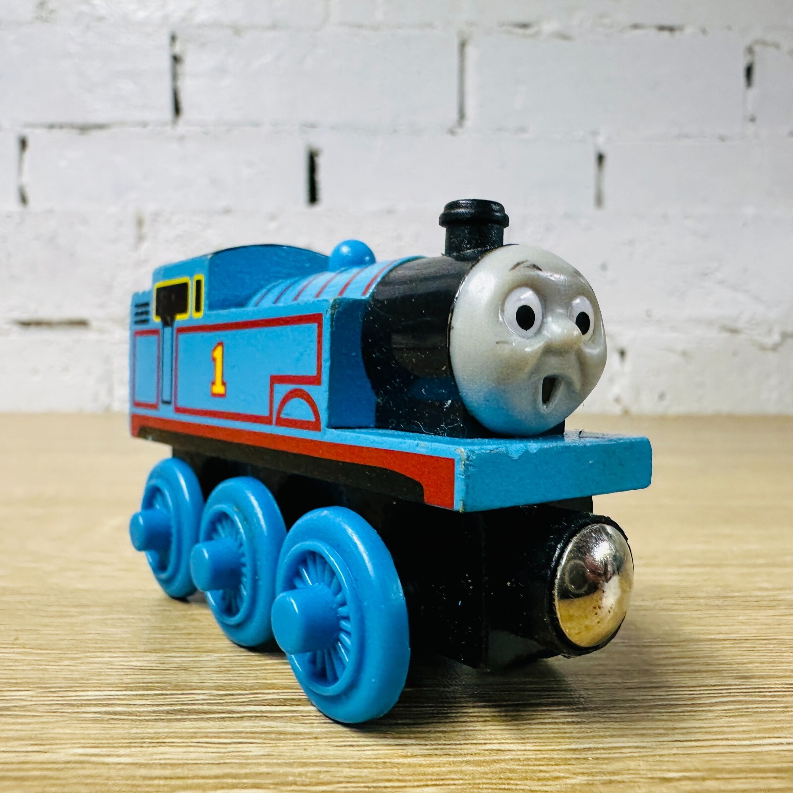 Surprised Face Thomas - Thomas the Tank Engine & Friends Wooden Railway ...