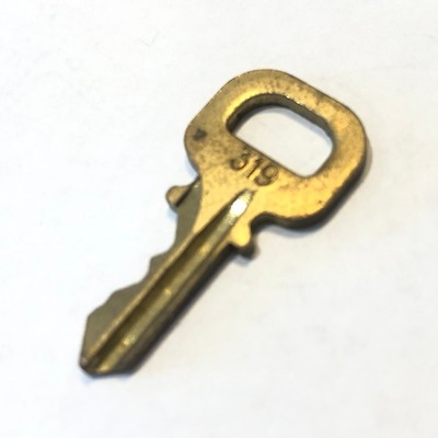 N770 Louis Vuitton Cadena PadLock Key for Bags Brass Gold LV No.319 | eBay