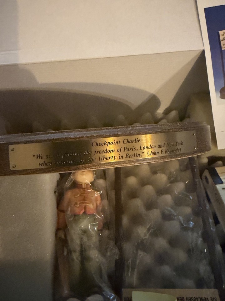 Hummel Figurine #332 CHECKPOINT CHARLIE Limited Edition 4 piece MINT ...