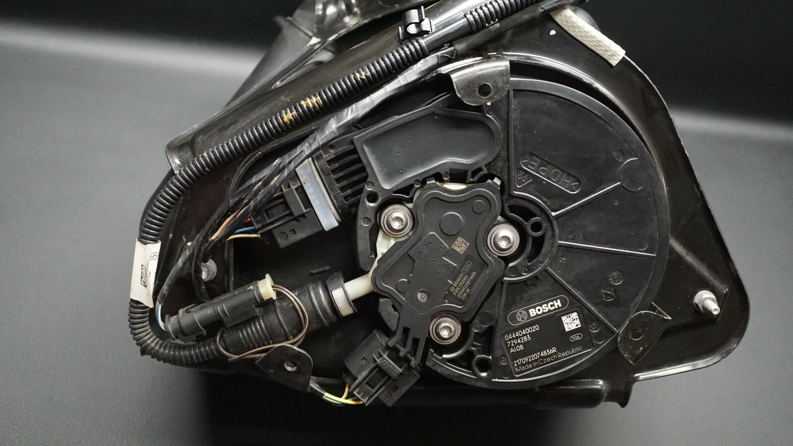 OEM 2017 BMW X5 X6 F15 F16 ADBLUE FUEL TANK SCR CONTAINER 7295653 / ...