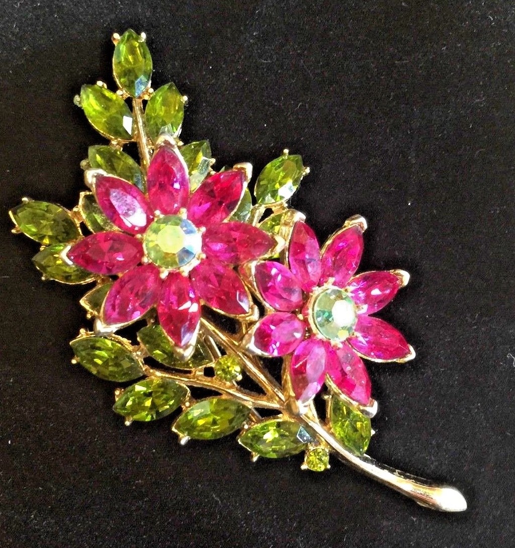 STUNNING VINTAGE CROWN TRIFARI FLOWER BROOCH - Gem
