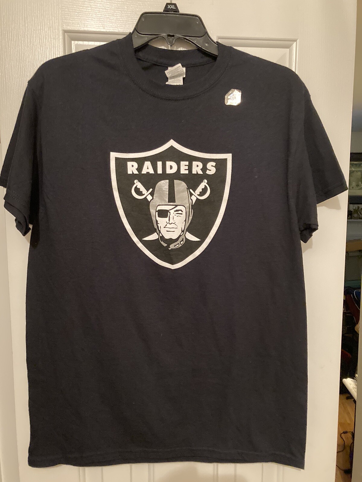 Gildan Team Apparel Mens Black Graphic T Shirt - Raiders - Size Medium ...