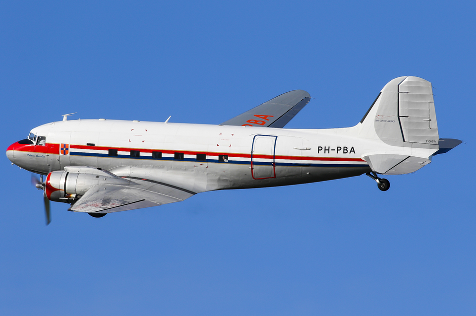 PPC Dutch Dakota Air DC-3 1:100 Scale Snap-Fit Model Aircraft PP-DDA ...