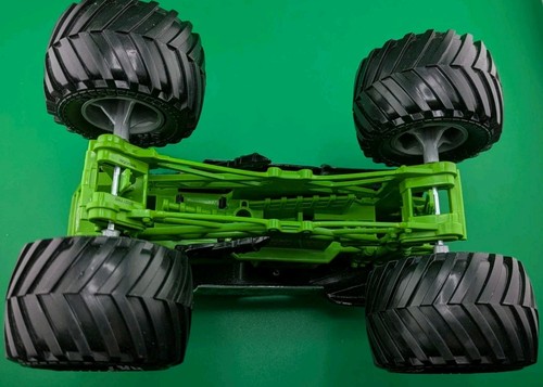 Grave Digger Bad To The Bone Black 1:24 Scale Monster Jam Monster Truck ...