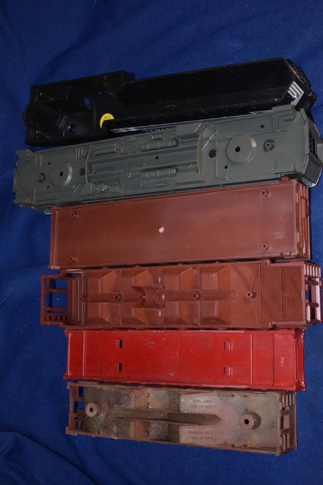LOT OF VTG LIONEL TRAIN Shells For The Repainter or Repair Nothing ...