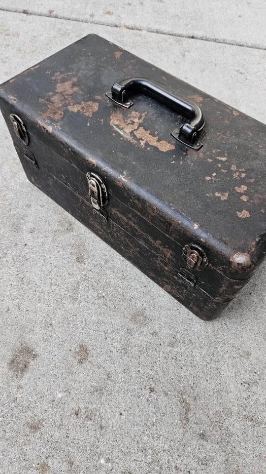 Vintage Tackle Box with Fishing Lures And Other Tackle | eBay