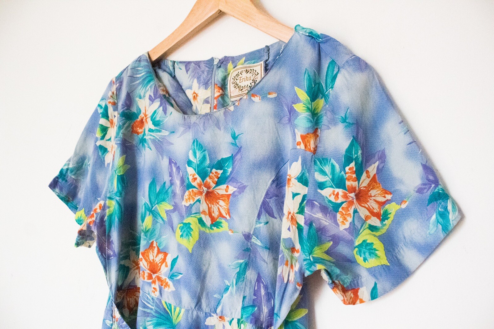 Erika | Vintage 80’s/90’s Tropical Floral Print Short… - Gem