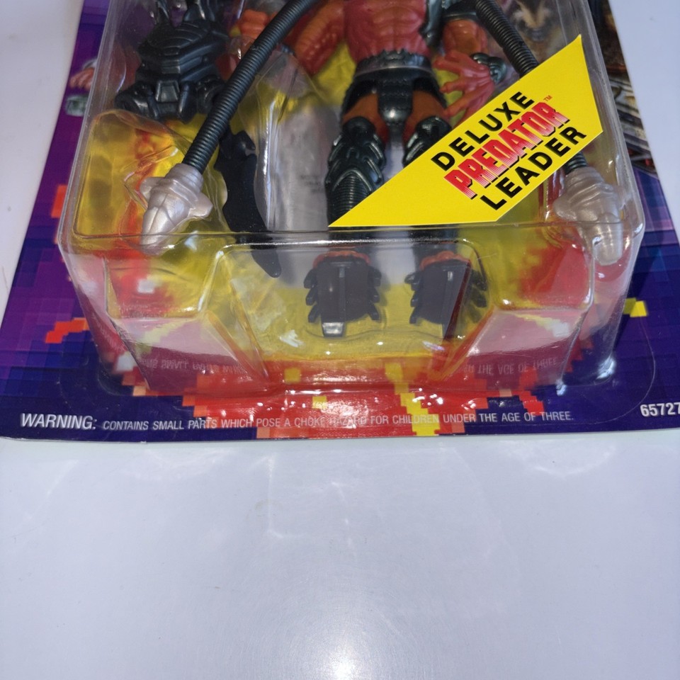 Vintage 1994 Kenner PREDATOR CLAN LEADER DELUXE Figure card has crease ...