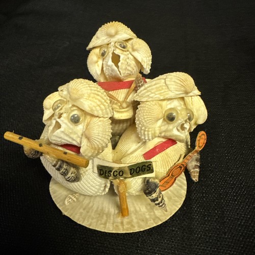 VINTAGE WHIMSICAL SEASHELLS FOLK ART SINGING 3 DOG BAND GUITAR DRUMS ...