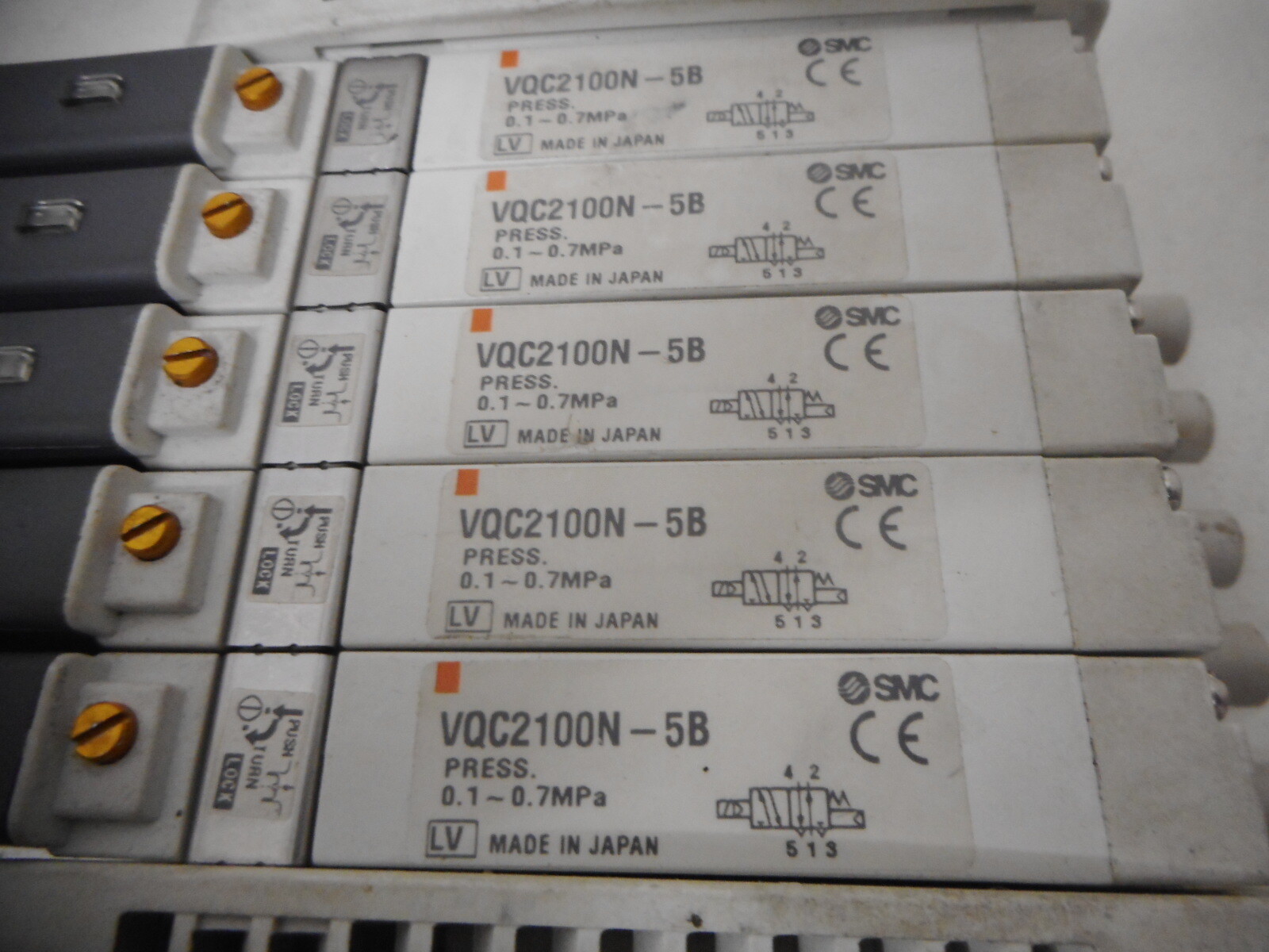 SMC Valve Terminal With DeviceNet Serial Comms 5 X Valves Ex500-q101 ...