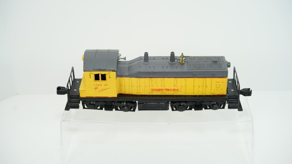 Lionel O Scale Post War Union Pacific NW2 Switcher 613 Diesel Engine B1 ...