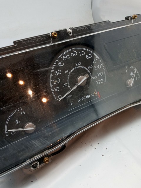 Lincoln Town Car Speedometer Instrumental Cluster Dash Panel ...