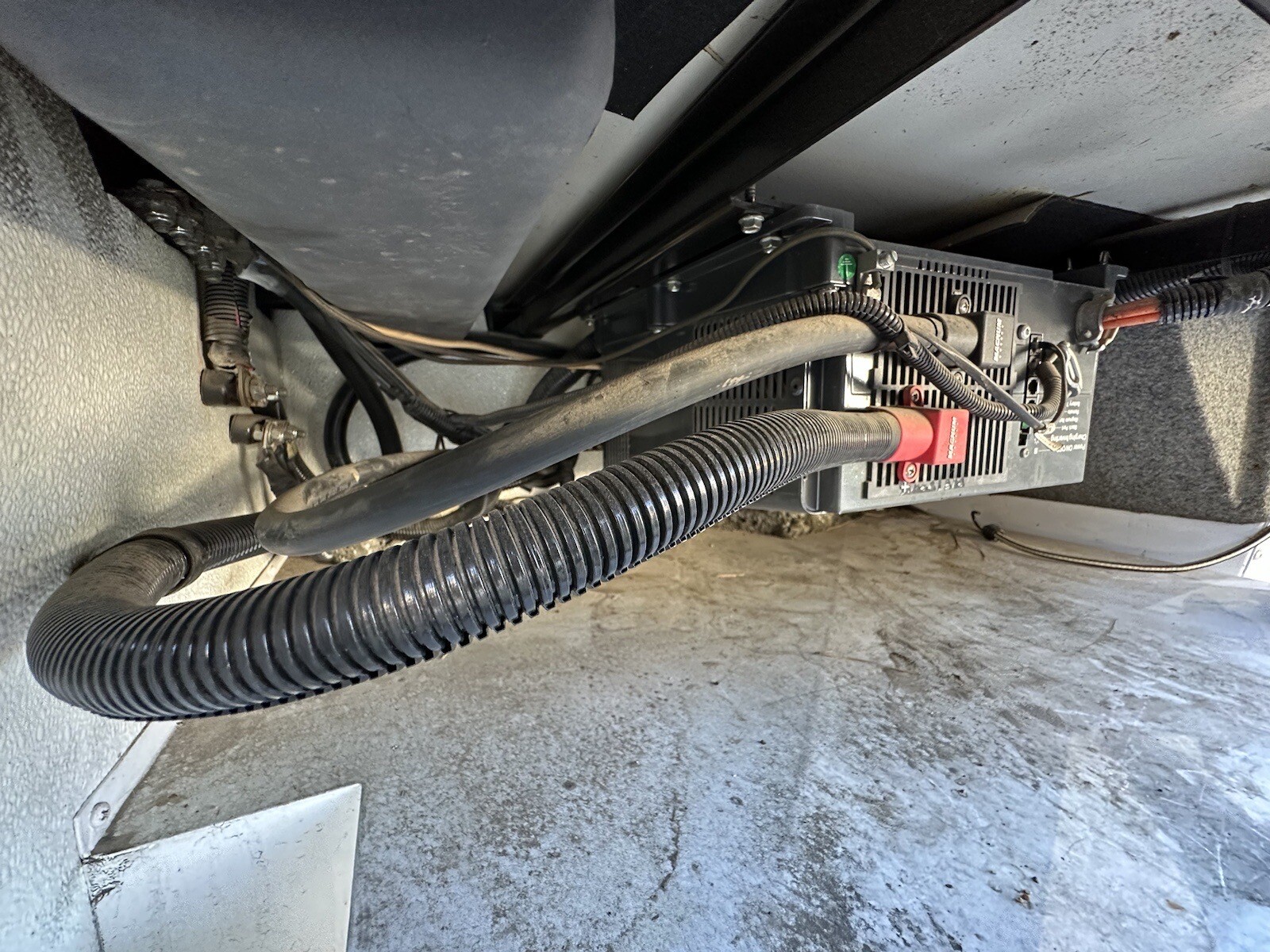 Magnum energy Inverter Charger ME2012 motorhome RV off 2006 Fleetwood ...