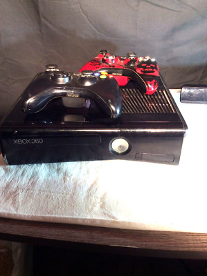 MICROSOFT XBOX 360 2011 WITH KINECT AND 7 GAMES, AND 2 CONTROLERS. NO ...
