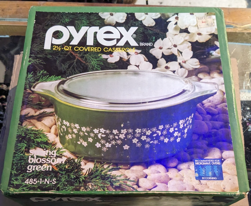 VINTAGE PYREX SPRING BLOSSOM GREEN 2.5 QT COVERED CASSEROLE NEW IN BOX ...