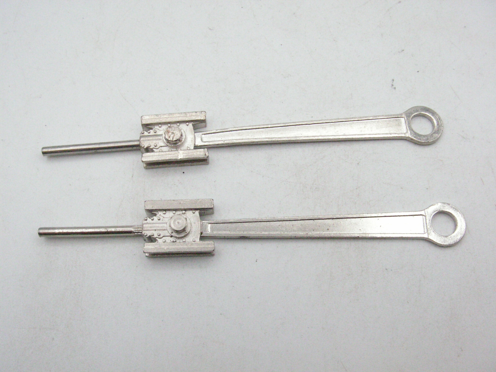 Lionel 610-8009-040 Mohawk Crosshead & Rod assembly, RIGHT Hnd TWO Pcs ...