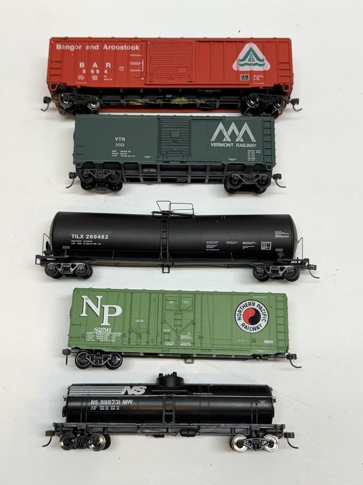 HO Scale Lot Of 5 Assorted Freight Cars Athearn Walthers Vermont ...