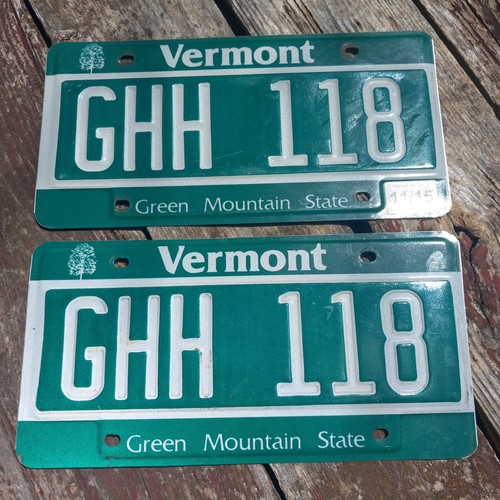 PAIR 2015 Vermont License Plates - "GHH 118" (offwhite on green) 11/15 ...