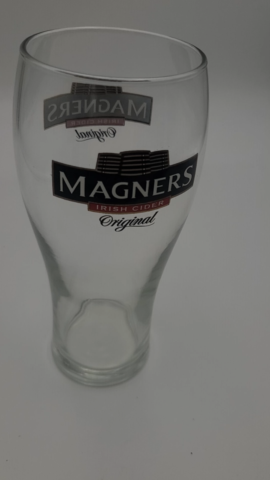Magners Original Irish Cider Pint Beer Glass 6 3/8"H Charming Apple ...