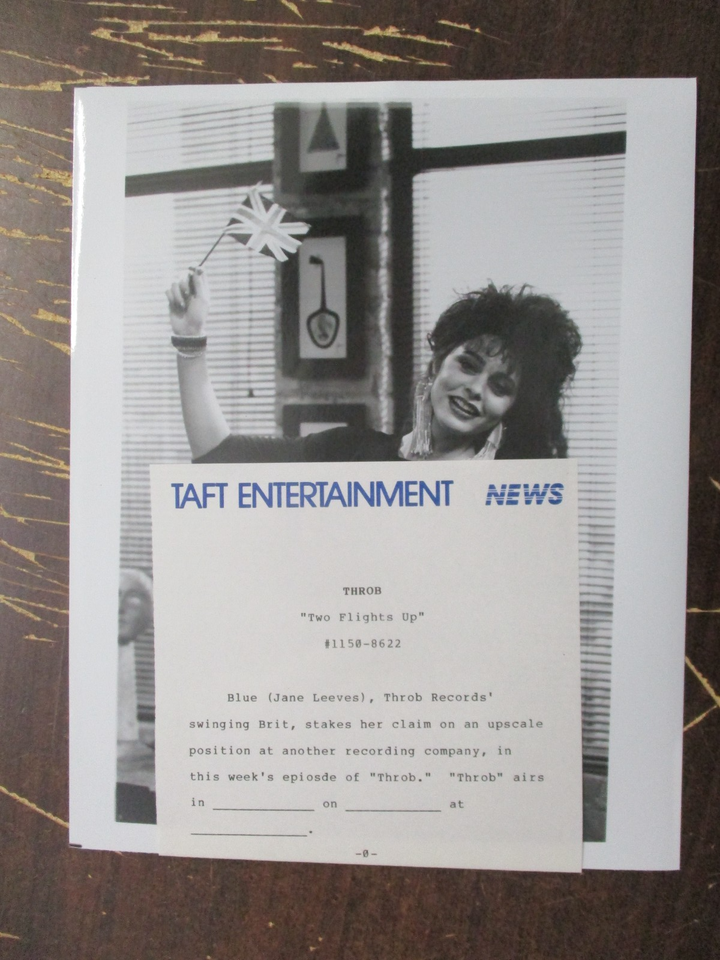 PRESS PROMO PHOTO TV SITCOM SHOW THROB JANE LEEVES WITH FLAG 1986 B&W ...