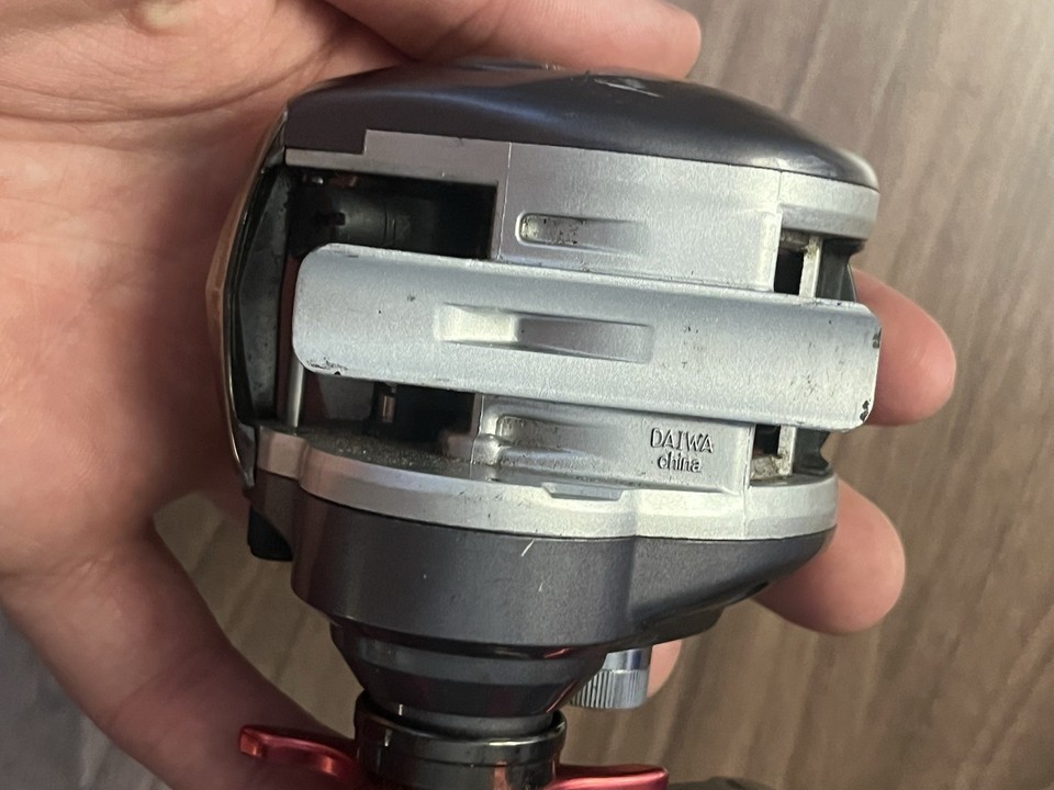 Daiwa Mega Force Twitchin’ Bar Twitching Bait casting Reel 7.1 100TSH ...