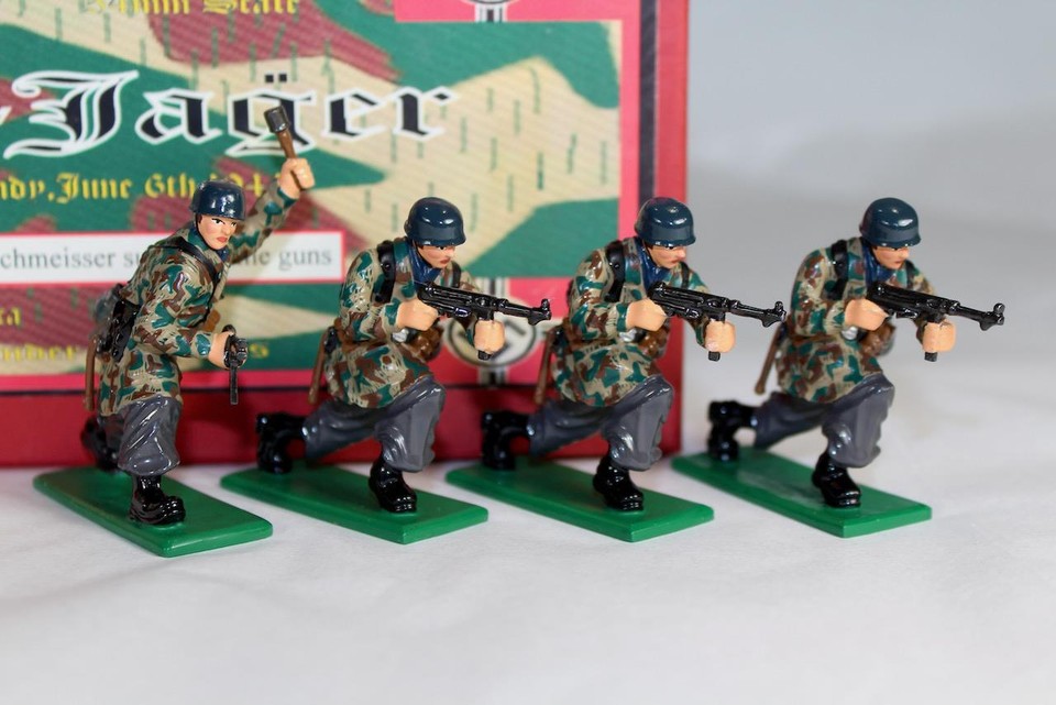 Nicholson Miniatures-German Fallschurm-Jaeger Charging wMP40 Schmeisser ...