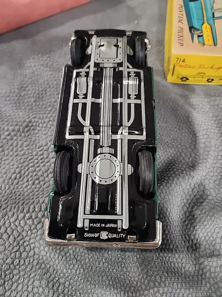 BANDAI GREEN PONTIAC PICK-UP #714 FRICTION TIN TOY And THE ORIGINAL BOX ...