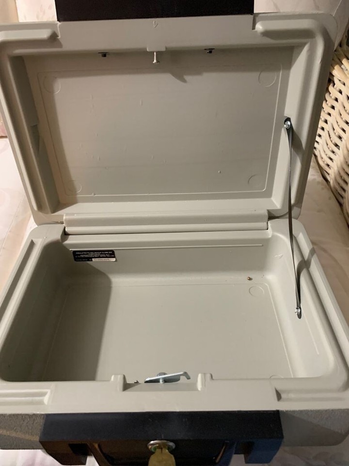 SENTRY 1100 Portable Safe / Fire Proof Lock Box WITH KEY 14" x 10" x 6 ...