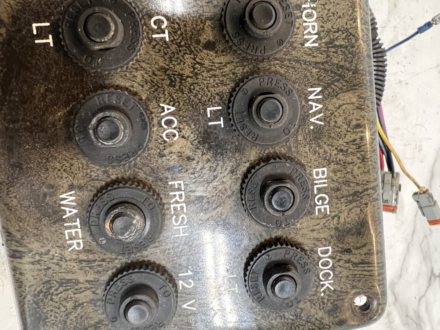 05 Hurricane Fun Deck GS 202 Boat fuse breaker switch switches panel ...