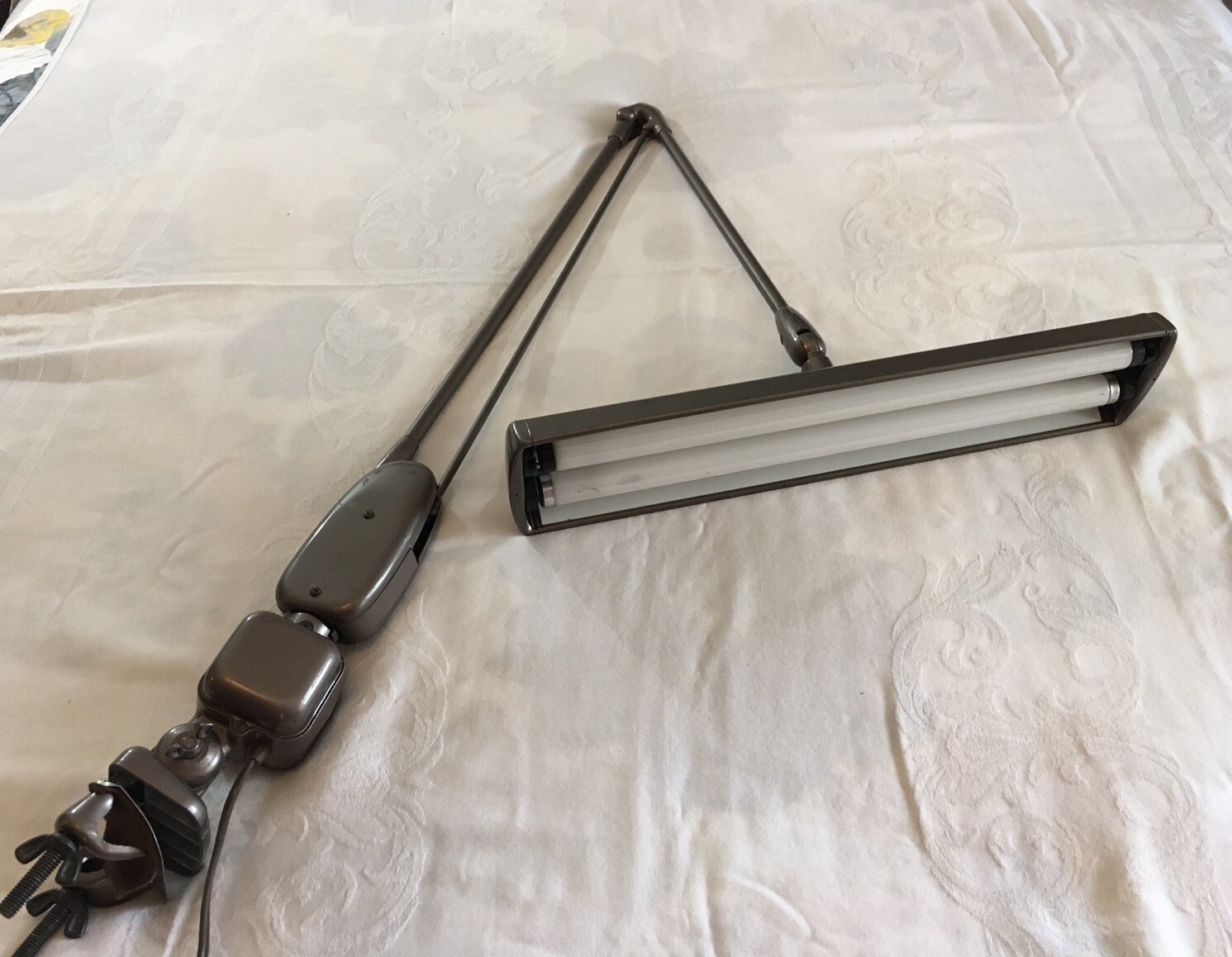 Dazor Model 2134 Classic Floating Arm Fluorescent Task Lamp for sale online | eBay