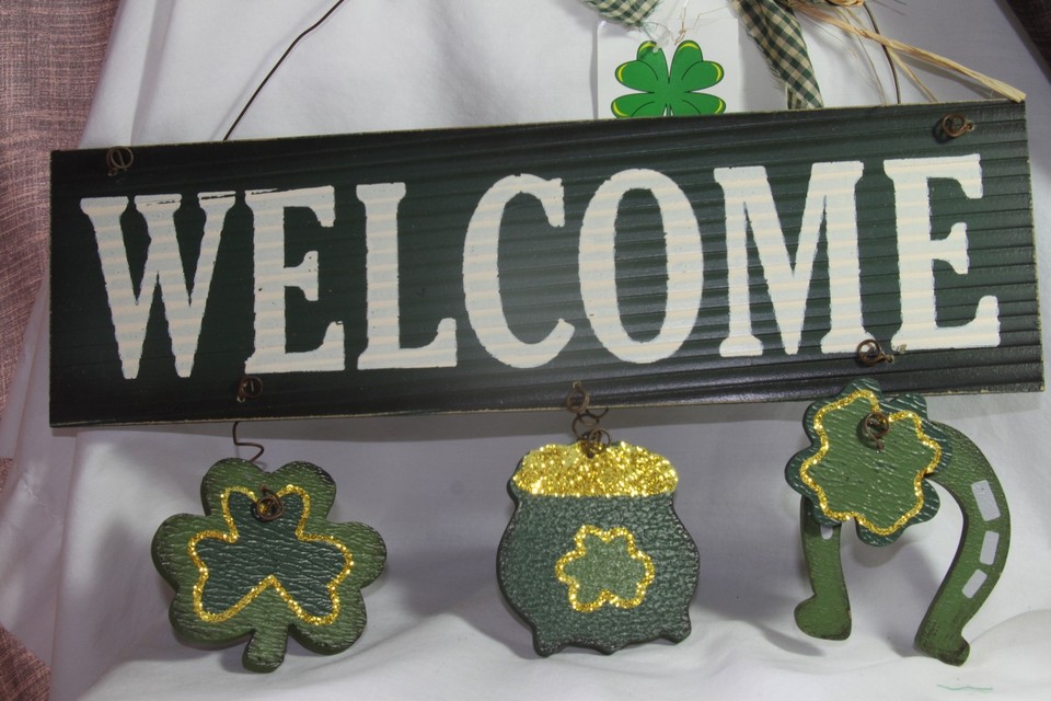Decor (new) WELCOME W/ LUCKY DANGLES - WOOD HANGING SIGN - 8" H X 13.75 ...