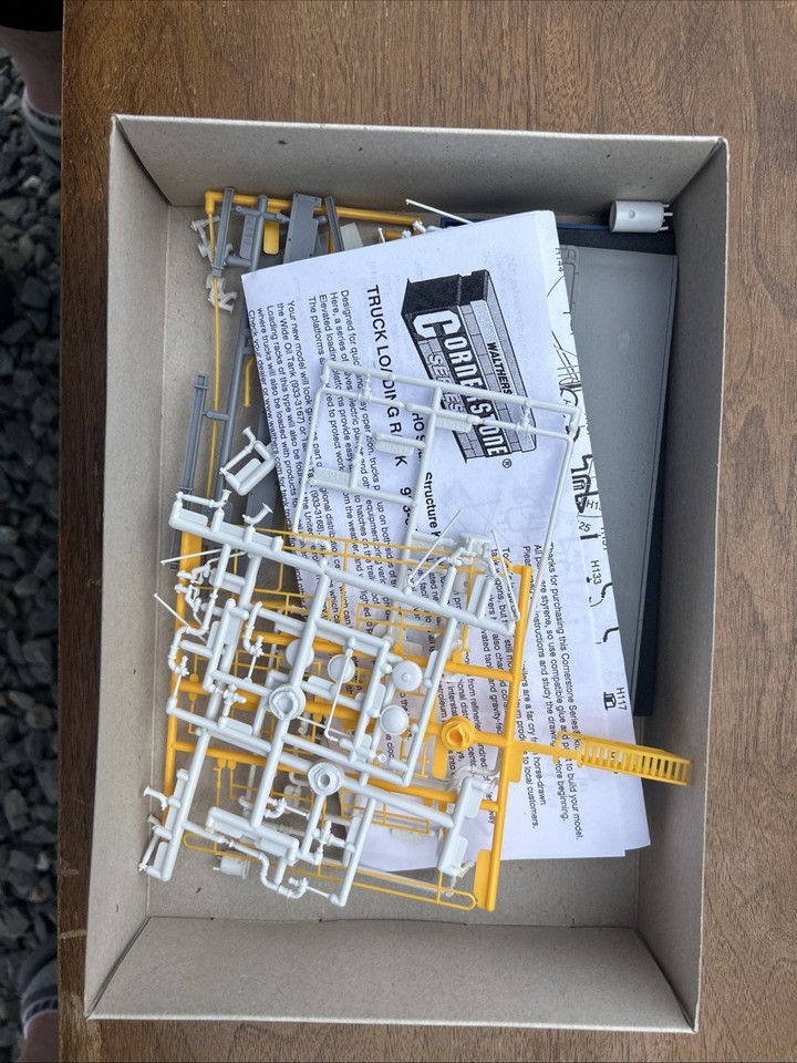 Walthers Cornerstone HO Scale Building/Structure Kit Tanker Truck ...