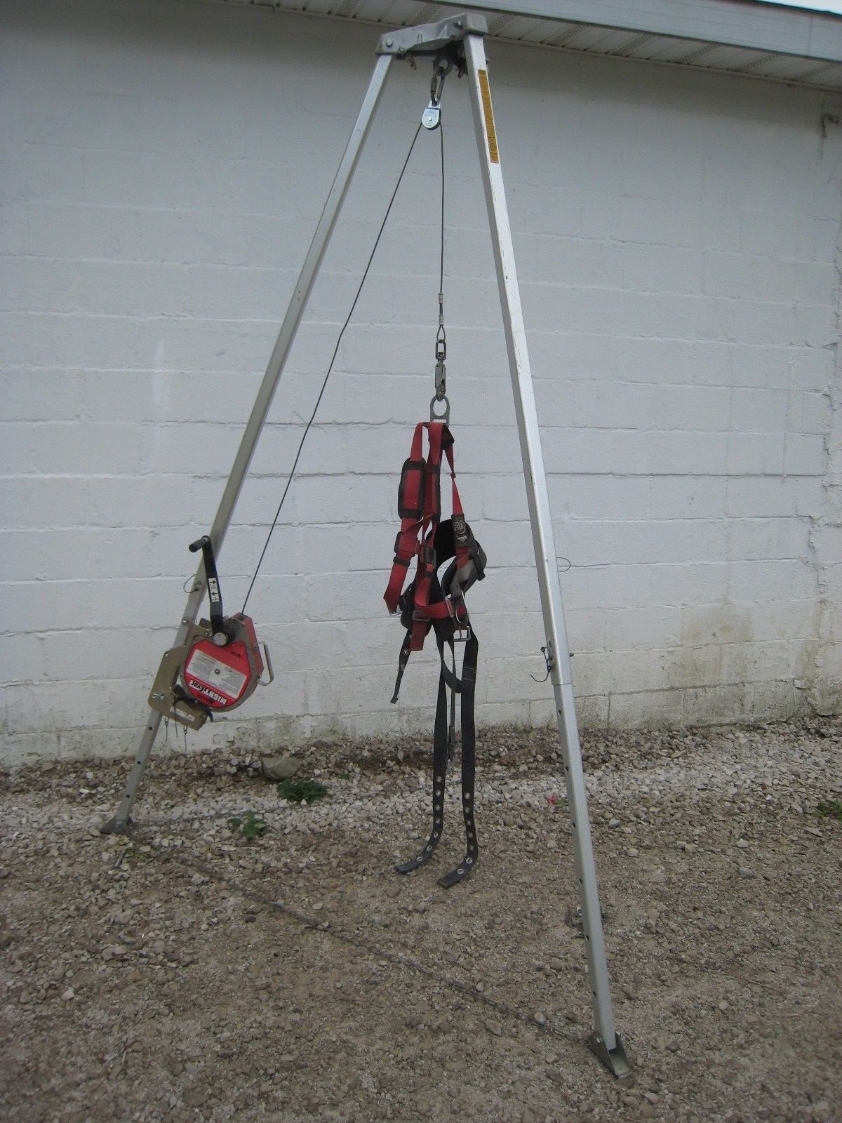 Miller Hoist Retrieval Unit 50 FT w/ 9 ft Tripod MR50/50' (15M) 3/16 ...