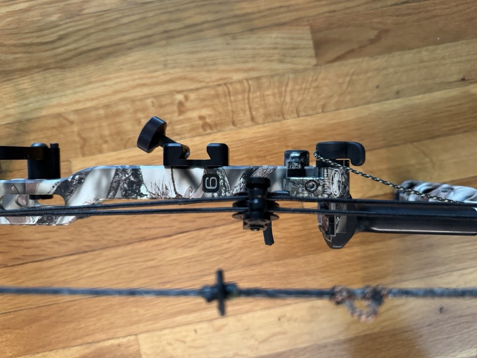 Mathews Halon 32 6 RH 70# (27” Mods) With Quiver, Ultra Rest ...