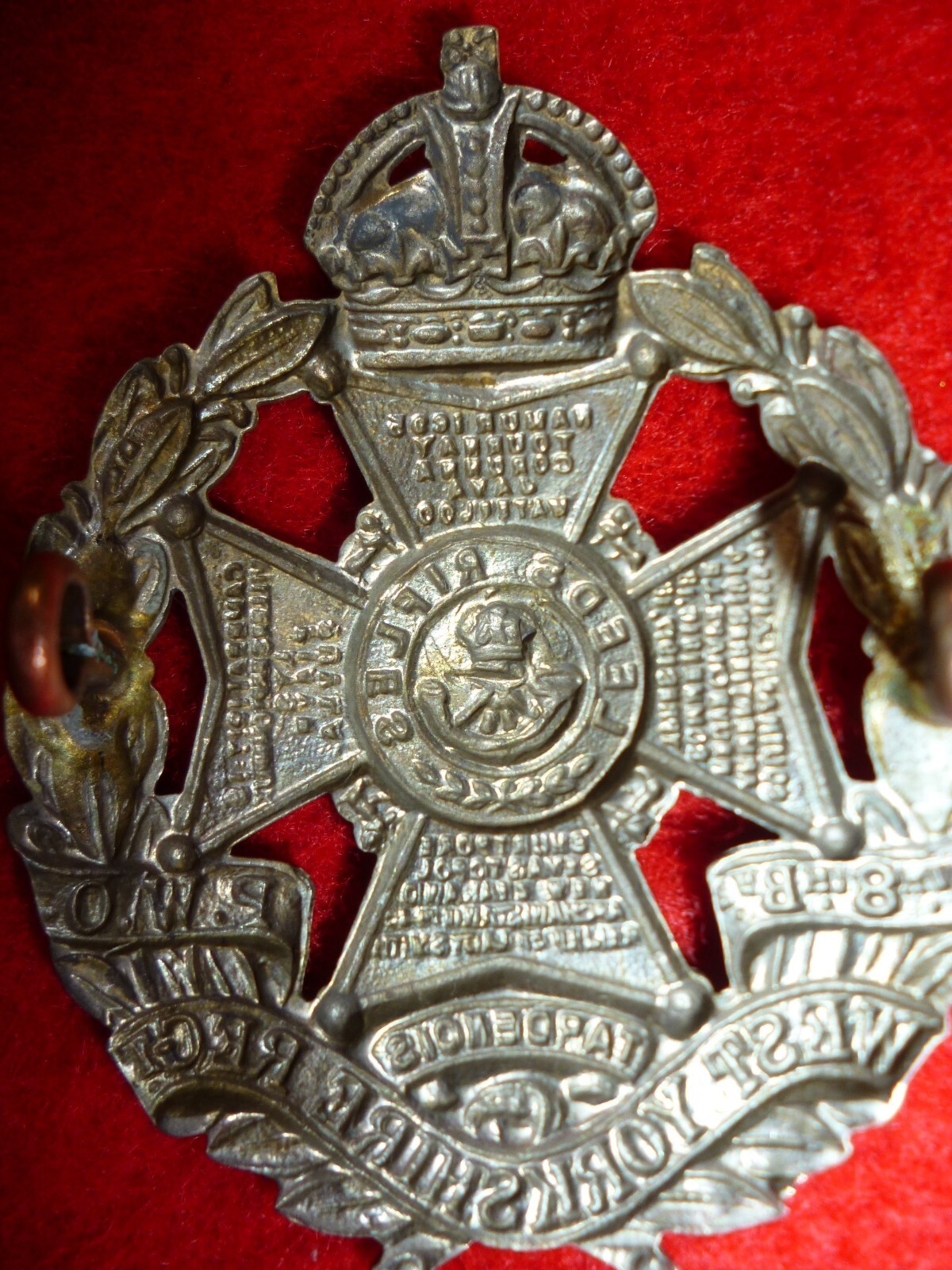 7th/8th Bn. (Leeds Rifles) West Yorkshire Regiment KC Cap Badge | eBay