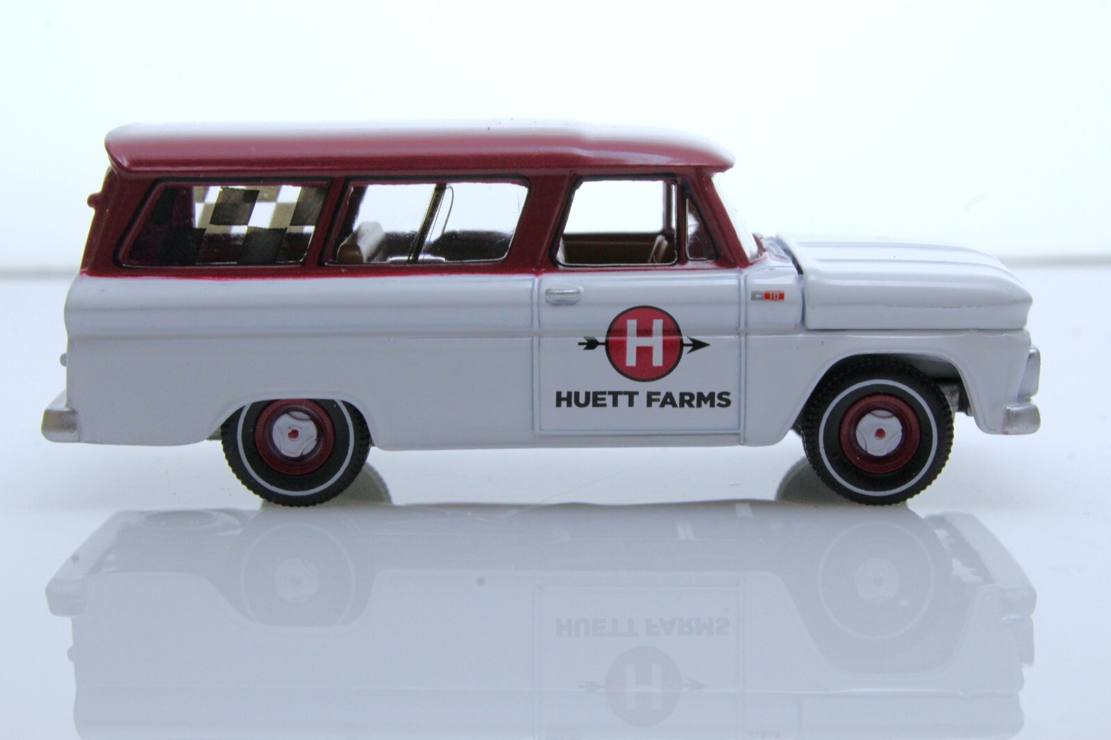 1965 Chevy Suburban K1406 Carryall Truck C10 1:64 Scale Diecast Model ...
