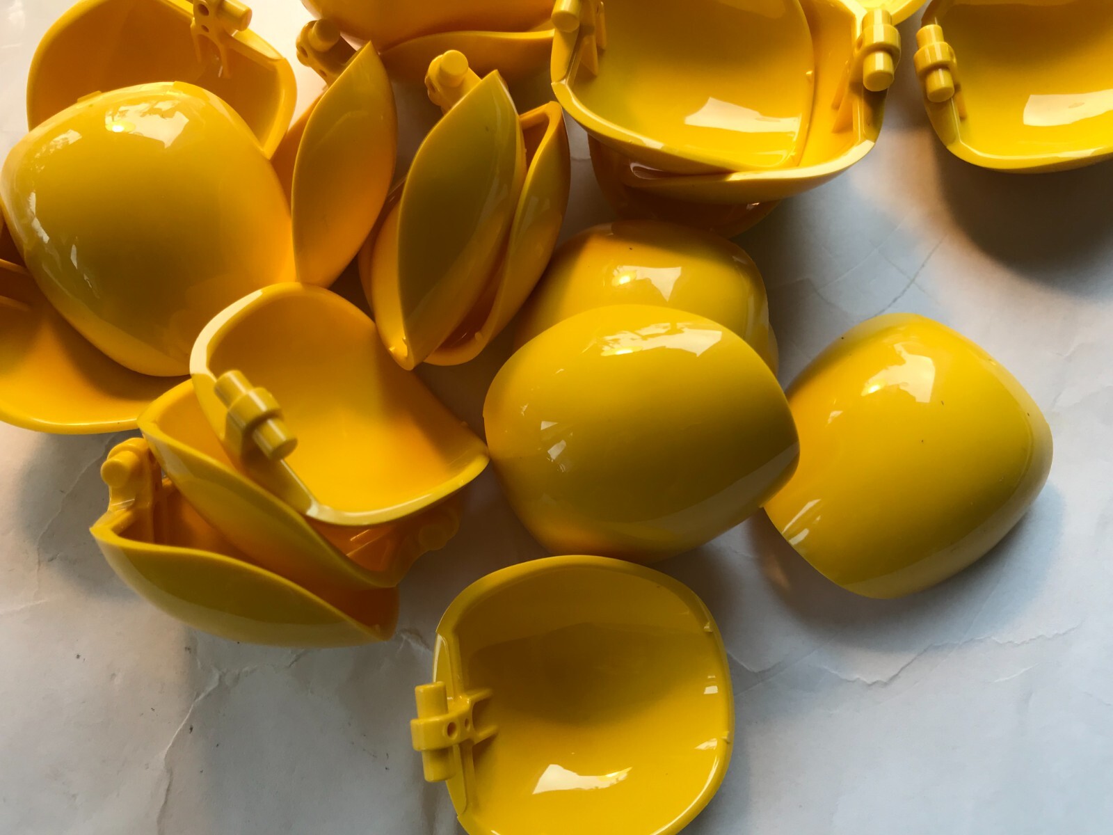 LEGO-NEW-#1686-YELLOW-ARMOR/ROUND/SMOOTH/BAR ENDS/PETAL-20 PIECES | eBay