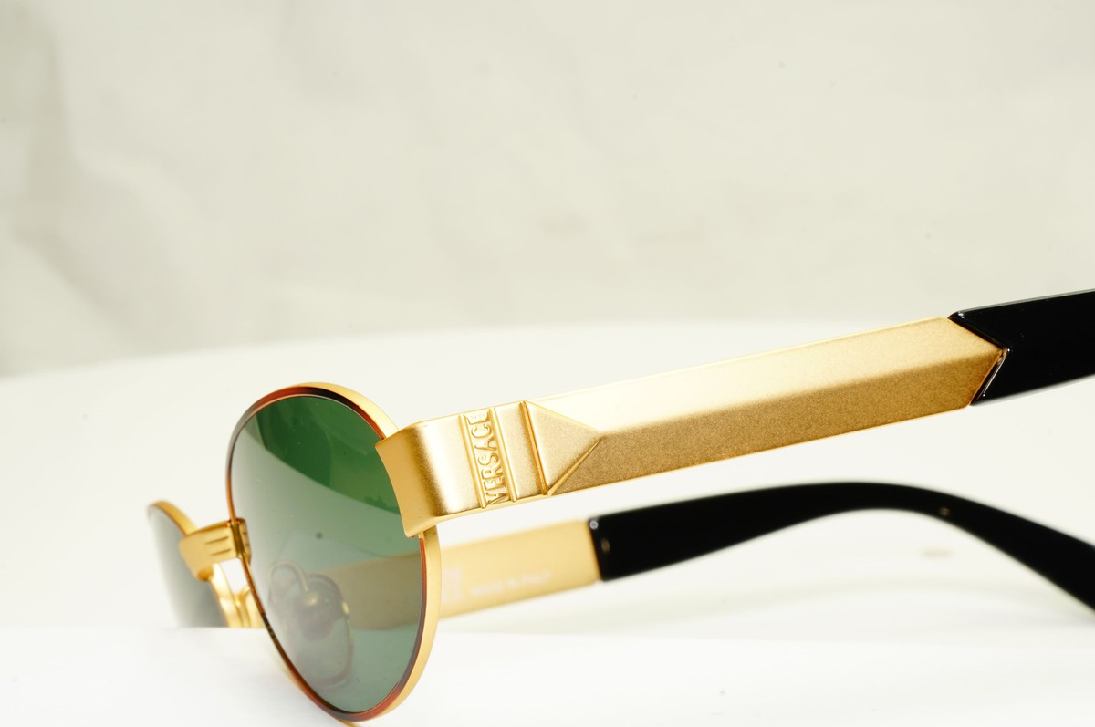 Gianni Versace 1996 Vintage Unisex Gold Oval Metal Gianni Versace 1996 Vintage Unisex Gold Oval Metal