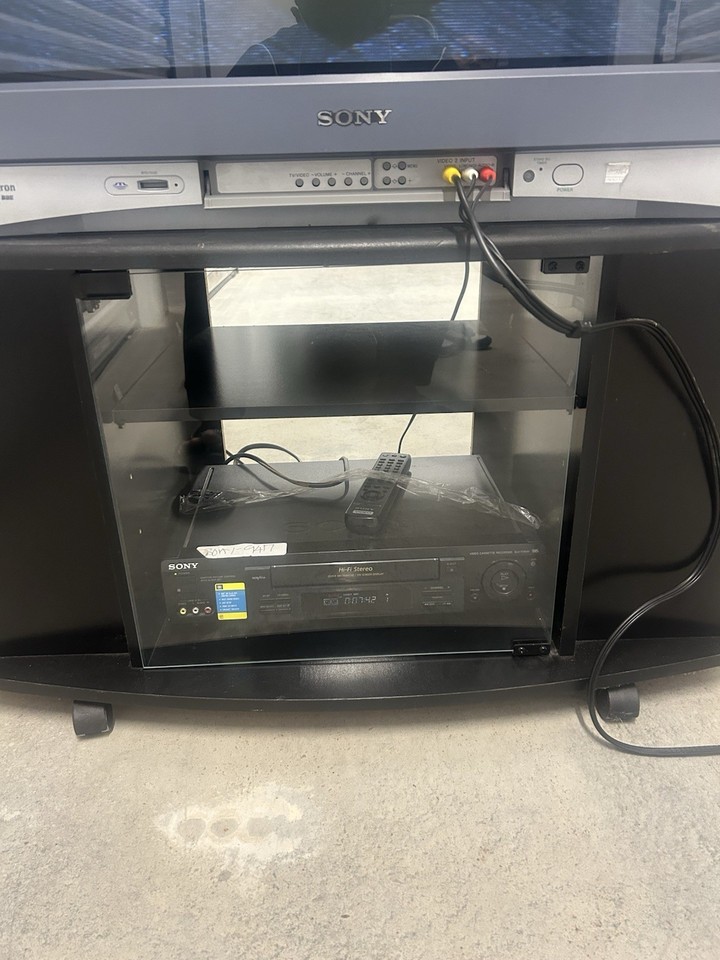 Sony Trinitron KV-32FS320 32” CRT RetroGaming Television Remote Stand ...