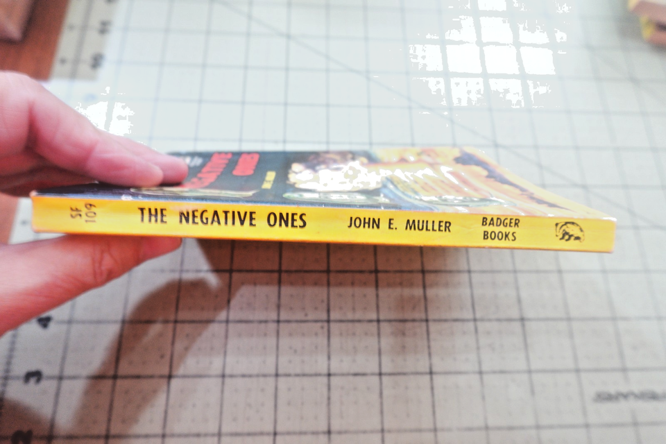 THE NEGATIVE ONES -JOHN E. MULLER BADGER BKS UK PULP ERA SCIENCE ...